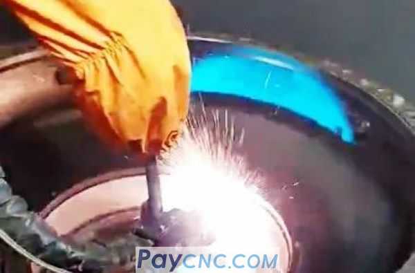 Metal dusting on the inner surface of