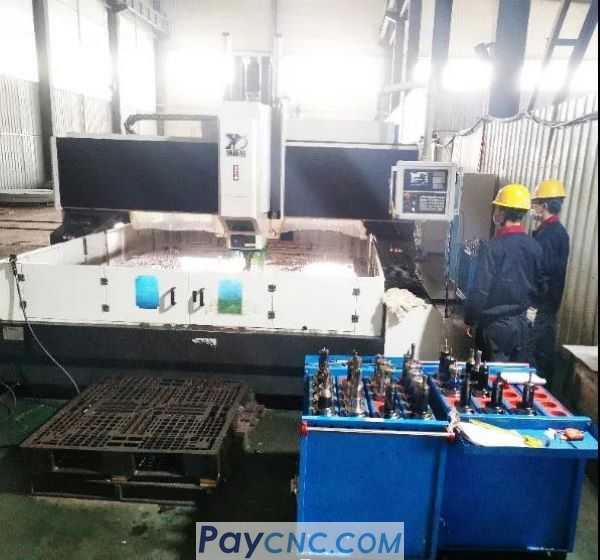 Big tool change with RB50 Robot